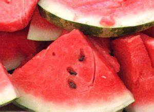 DO YOU LOVE WATERMELONS?? IF YOU SEE THIS SPLIT INSIDE WATERMELON THROW IT RIGHT AWAY!!! HERE’S ...
